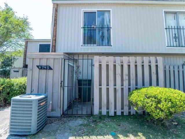 4745 Huron Dr, Pensacola, FL 32507