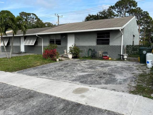 4746 Chariot Cir, Greenacres, FL 33463