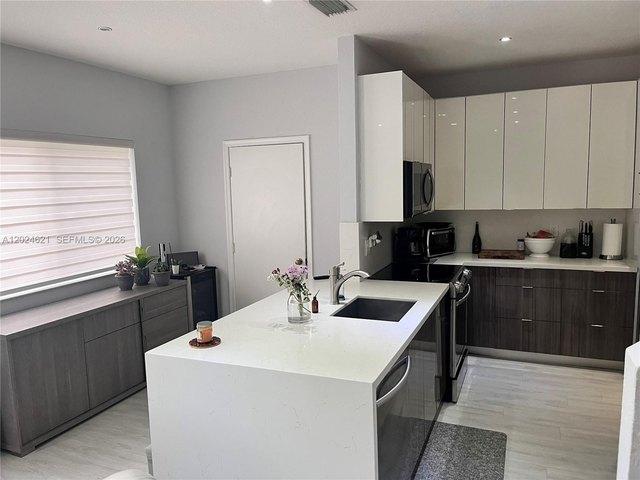 4746 Lago Vista Dr, Coconut Creek, FL 33073
