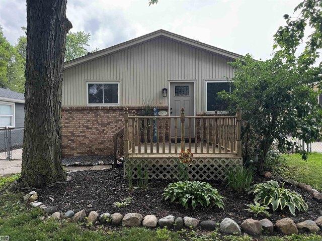 47473 Greenview Rd, Utica, MI 48317