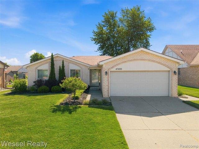 47400 Sanborn Dr, Macomb Township, MI 48044