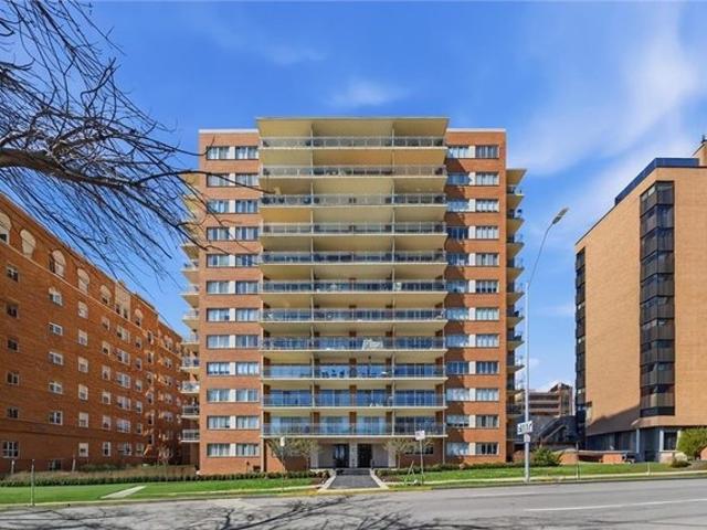 4740 Roanoke Pkwy Apt 402, Kansas City, MO 64112
