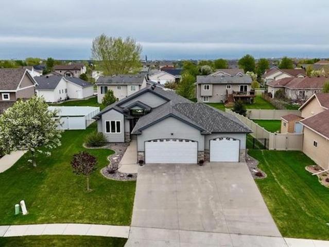 4742 44th St S, Fargo, ND 58104