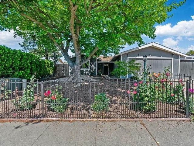 4743 Stonehurst Way, Sacramento, CA 95842