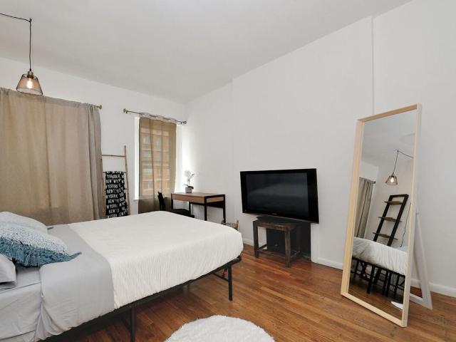 474 9th Avenue 1 Bedroom Apartment for Rent at 474 9th Ave #1323932P, New York, NY 10018 Garment District