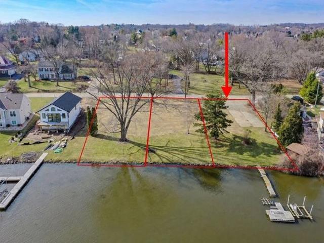 4757 Riverside Rd, Waterford, WI 53185