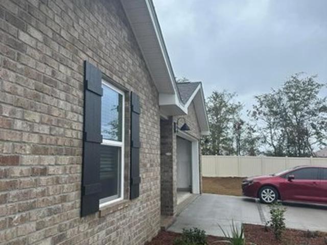 4750 Airmen Dr, Crestview, FL 32539