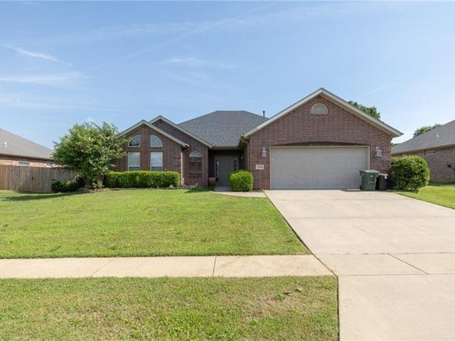 4750 W Homespun Dr, Fayetteville, AR 72704