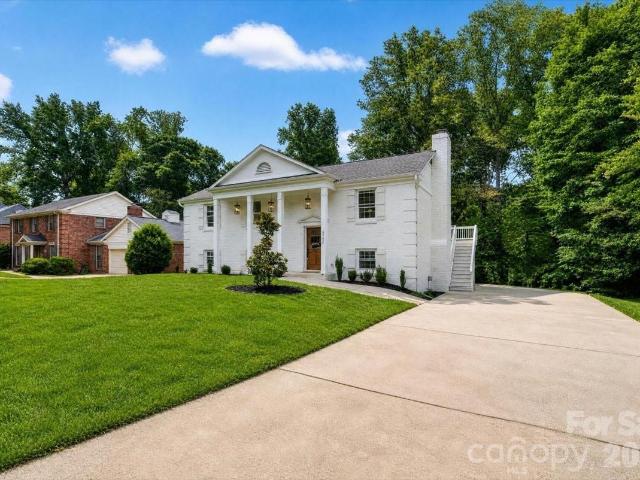 4752 Autumn Leaf Lane