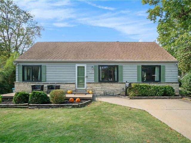 4752 Belinder Rd, Westwood, KS 66205