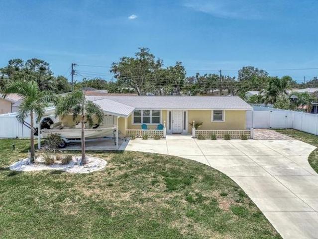 475 Creek Ln Dr, Englewood, FL 34223