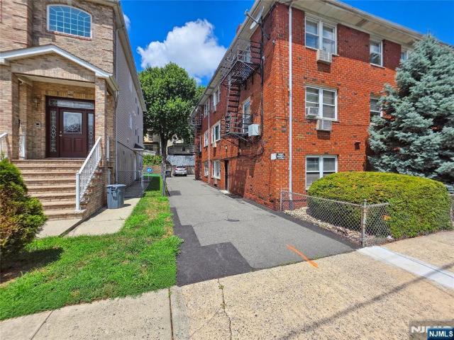 475 Elm Street # 3A