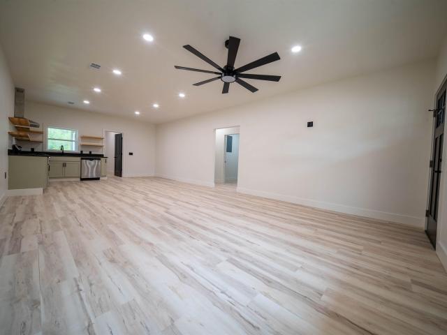 475 Hawkins