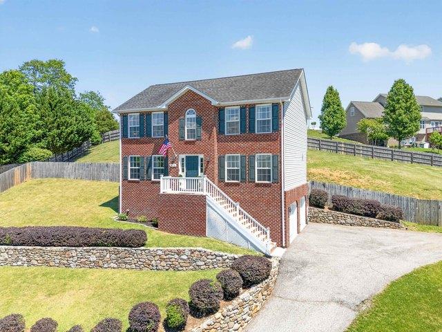 475 Majestic Dr, Christiansburg, VA 24073
