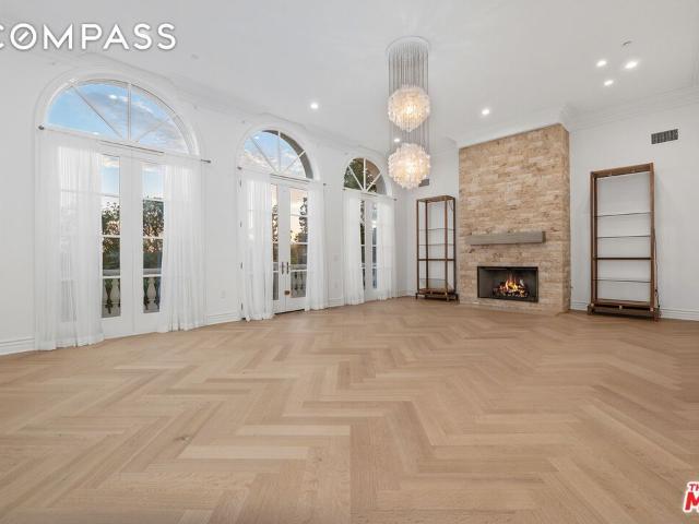 475 Martin Ln, Beverly Hills, CA