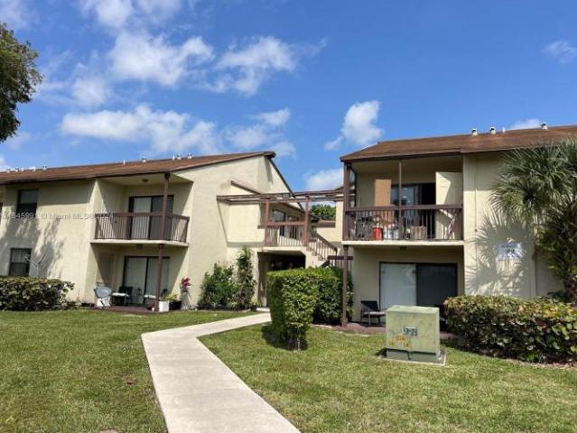 475 NW 210th St #206, Miami, FL 33169