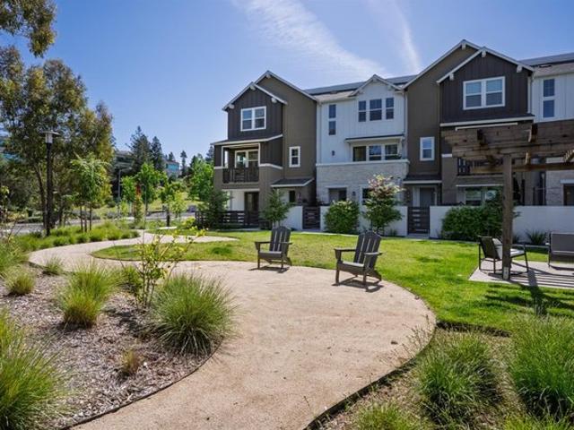 475 Semillon Ln, Santa Rosa, CA 95403