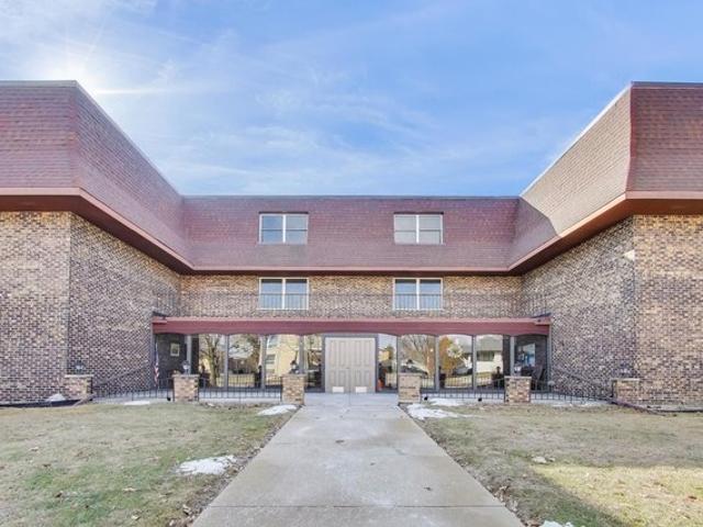 475 Shenstone Rd Apt 104, Riverside, IL 60546