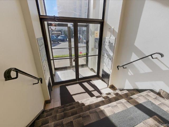475 W Broadway B2