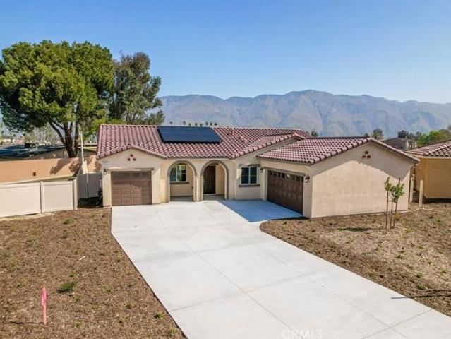 475 W Camellia Way, San Jacinto, CA 92583