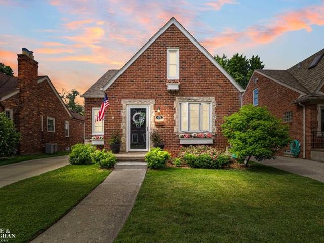 475 Touraine Rd, Grosse Pointe Farms, MI 48236