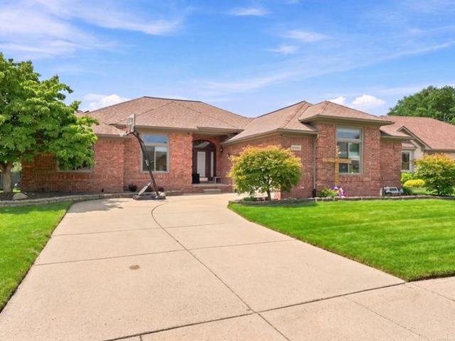 47641 Beacon Square Dr, Macomb, MI 48044