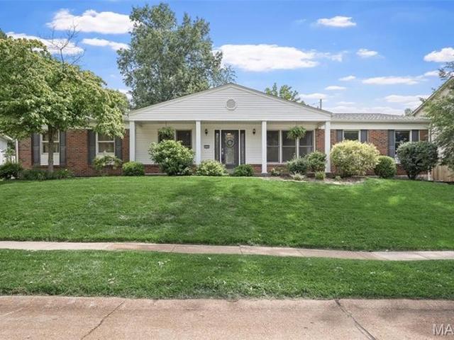 4765 Stanhope Dr, Saint Louis, MO 63128