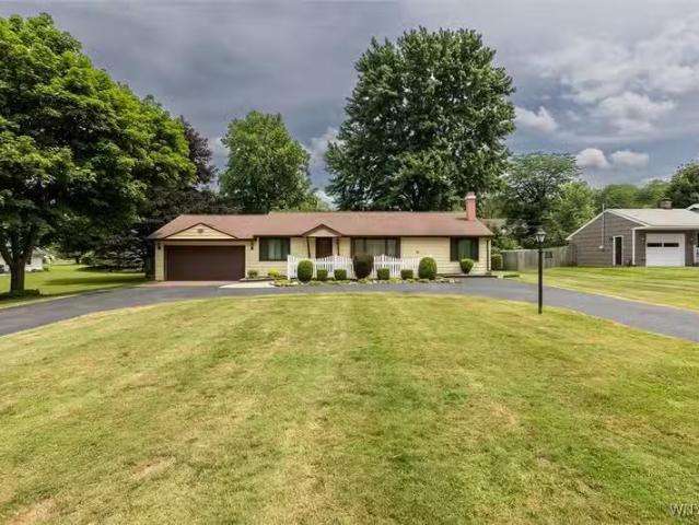 4765 SAWMILL RD, CLARENCE, NY 14031 Single Family Residence Fo.