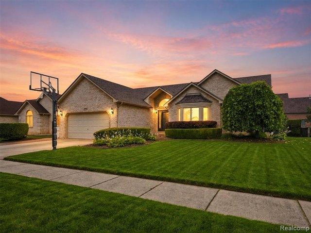 47676 Sandy Ridge Dr, Macomb Township, MI 48044