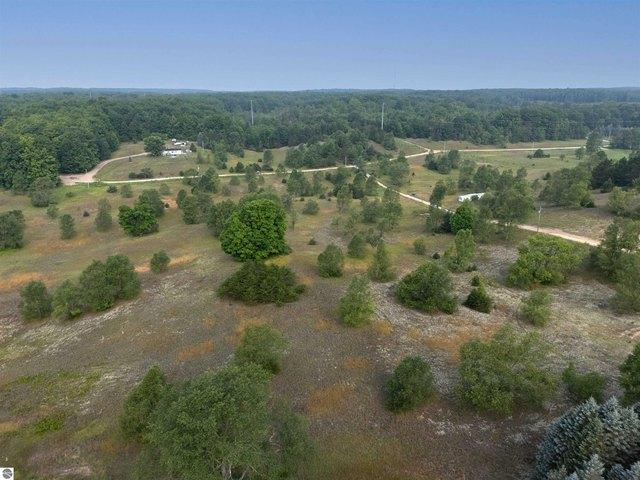 4760 Vista Valley Trl, Mesick, MI 49668