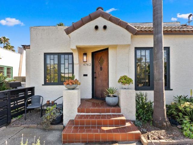 4762 E Mountain View Drive