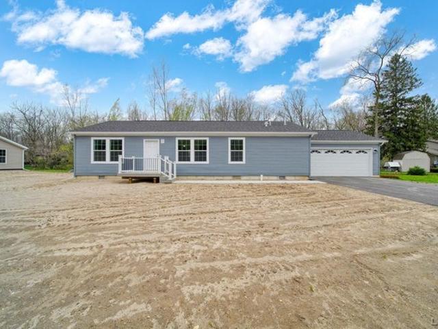 4762 Hooks Mill Dr, Adrian, MI 49221