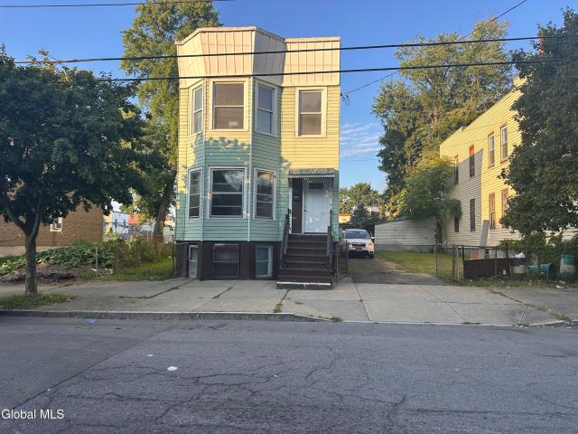 476 2nd Street