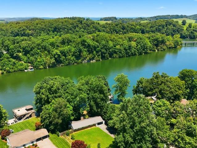 476 Baywood Dr, Piney Flats, TN 37686