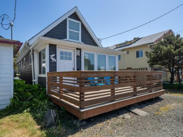 476 Highway 101, Rockaway Beach, OR 97136