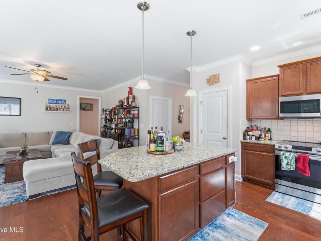 476 Landsdowne Circle
