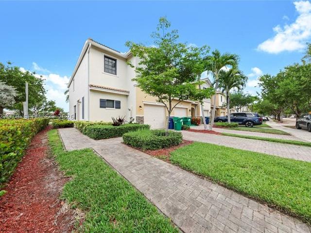476 NE 194th Ter, Miami, FL 33179