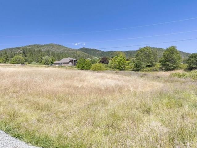 476 NW Scenic Dr, Grants Pass, OR 97526
