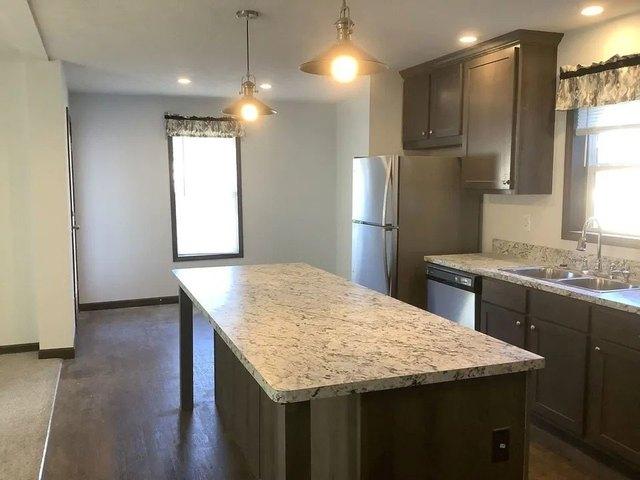 476 S Amber Dr SE, Grand Rapids, MI 49548