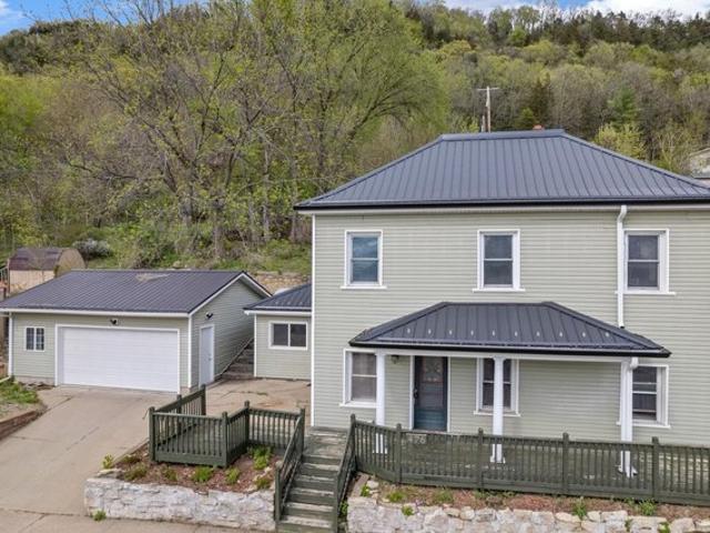 476 S Main St, Fountain City, WI 54629