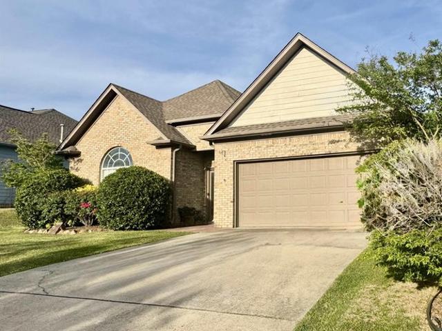 476 Waterford Dr, Calera, AL 35040