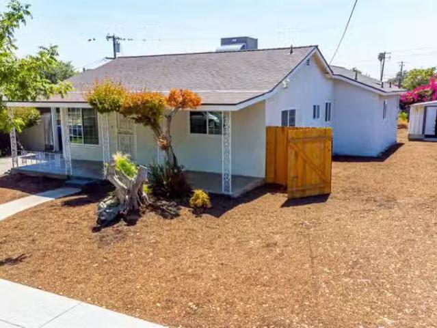 4774 E HAMMOND AVE, FRESNO, CA 93703
