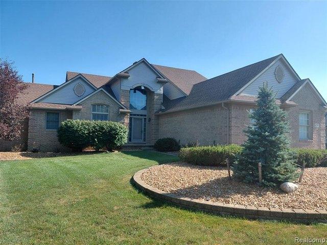 47752 River Woods Dr, Canton, MI 48188