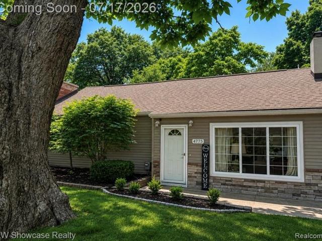 4775 Lake Grove Dr, White Lake, MI 48383