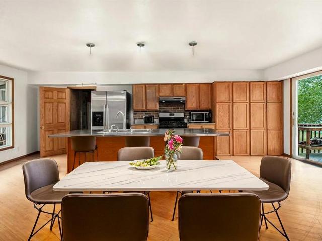 4771 S Lakeshore Drive