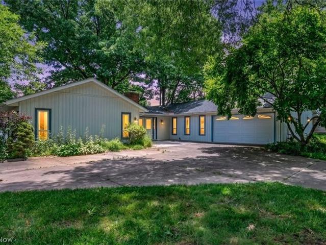 477 Cranston Dr, Berea, OH 44017