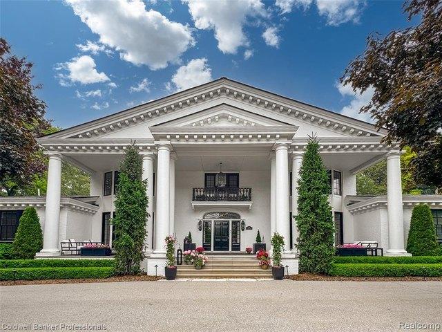 477 Dunston Rd, Bloomfield Township, MI 48304