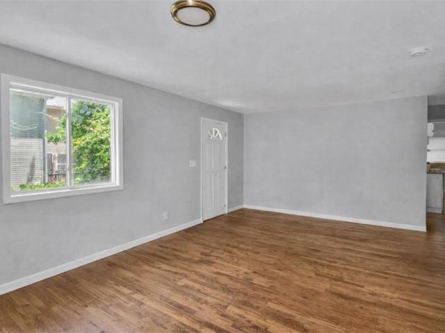 477 Fairlane Circle NW