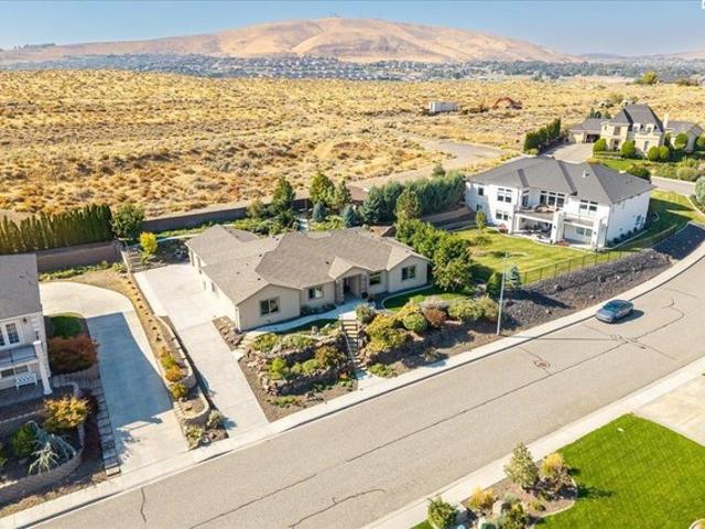 477 Heritage Hills Dr, Richland, WA 99352