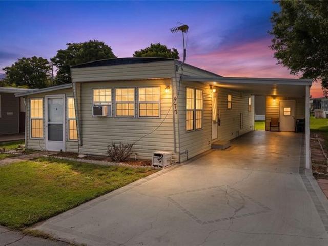 477 Marina Ln, Tavares, FL 32778